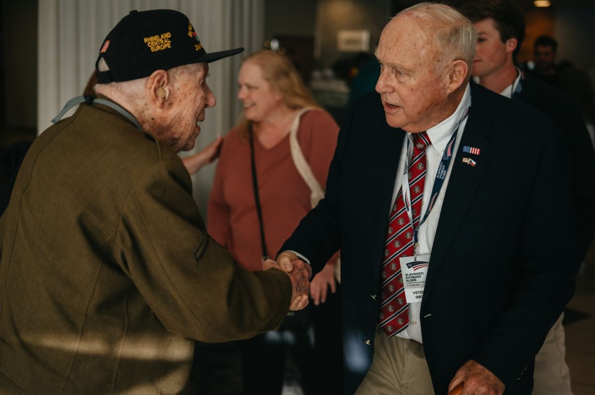 American war veteran Harry Humason arrived in Pilsen yesterday ...